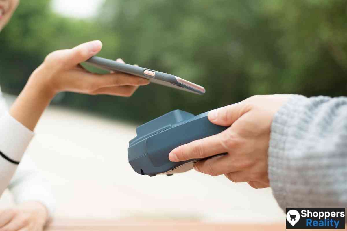 Does Giant Take Apple Pay? (Explained)